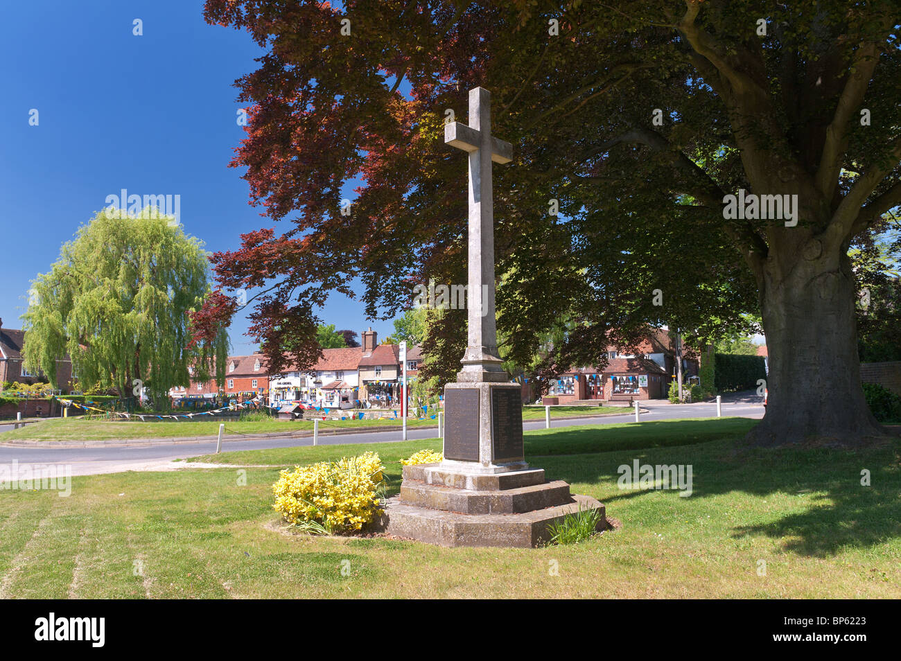 Otford duck pond, center of the village, war memorial outside the ...