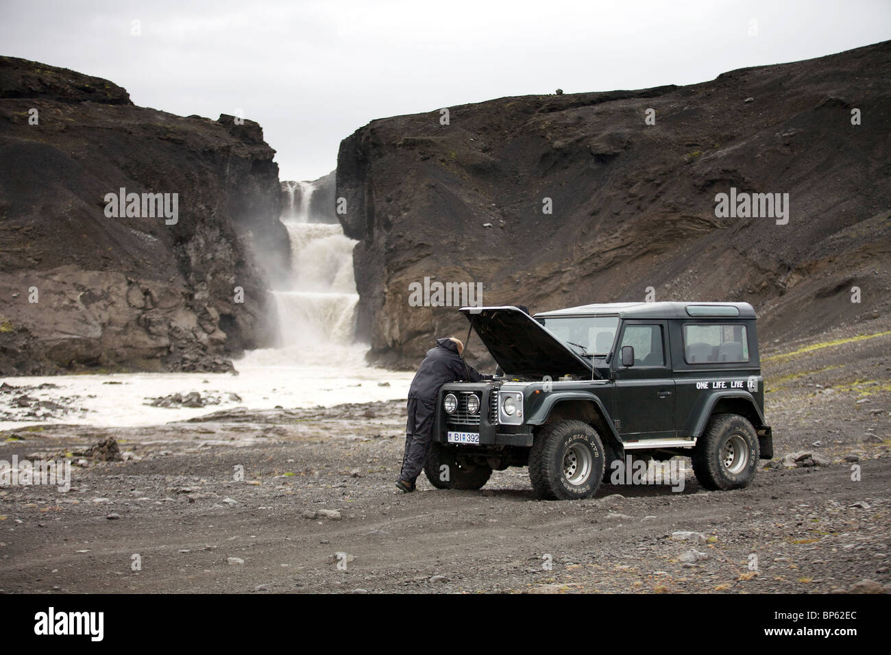 Land Rover Defender 90 300TDI broken down in the interior highlands of ...