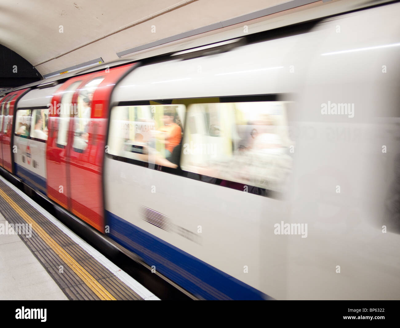 London underground tube train hi-res stock photography and images - Alamy