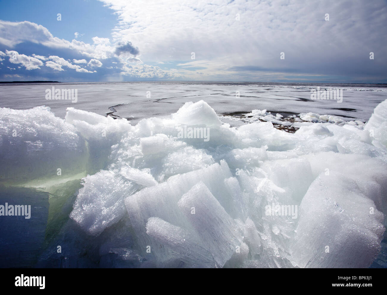 Melting ice blocks hi-res stock photography and images - Alamy