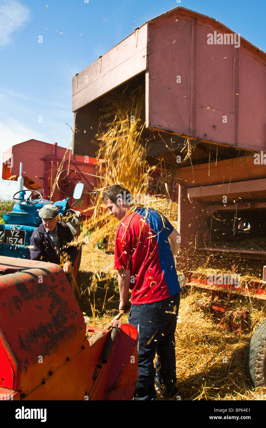 Threshing machine ireland hi-res stock photography and images - Alamy