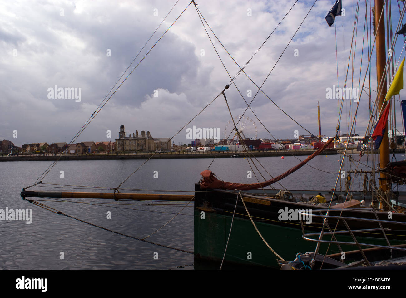 BOW OF TALL SHIP BERTHED IN HARTLEPOOL MARINA AT THE FINISH OF THE TALL ...