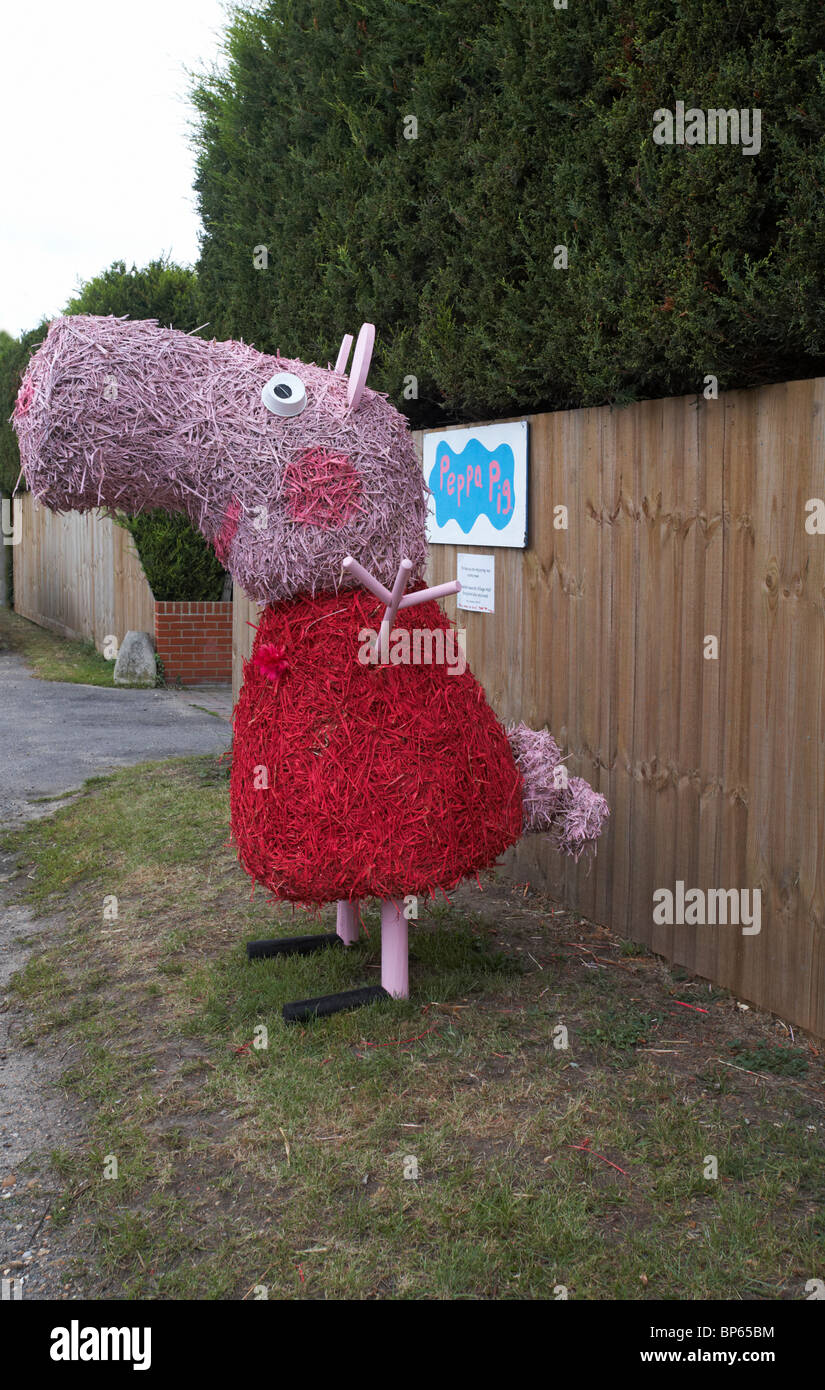 Peppa Pig at Bisterne Annual Scarecrow Festival, Bisterne, New Forest ...