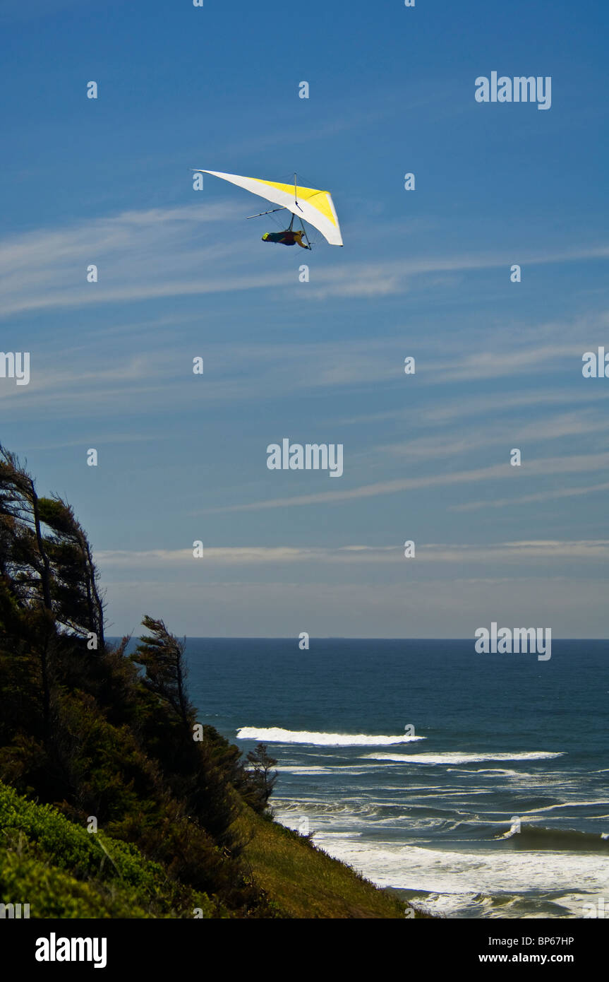 Hang glider over the Pacific Ocean at Table Bluff, Humboldt County ...