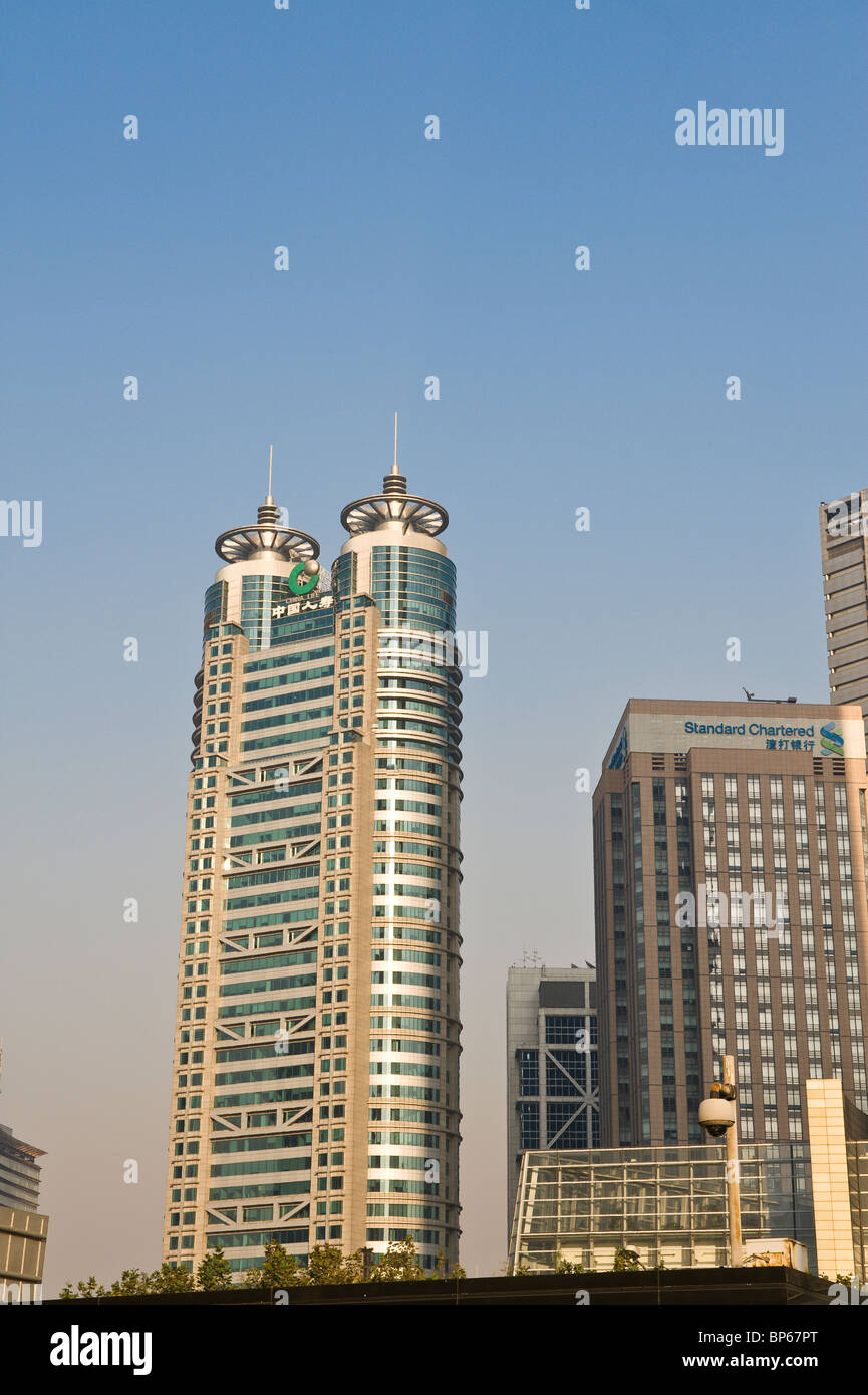 Financial district high rise towers hi-res stock photography and images ...