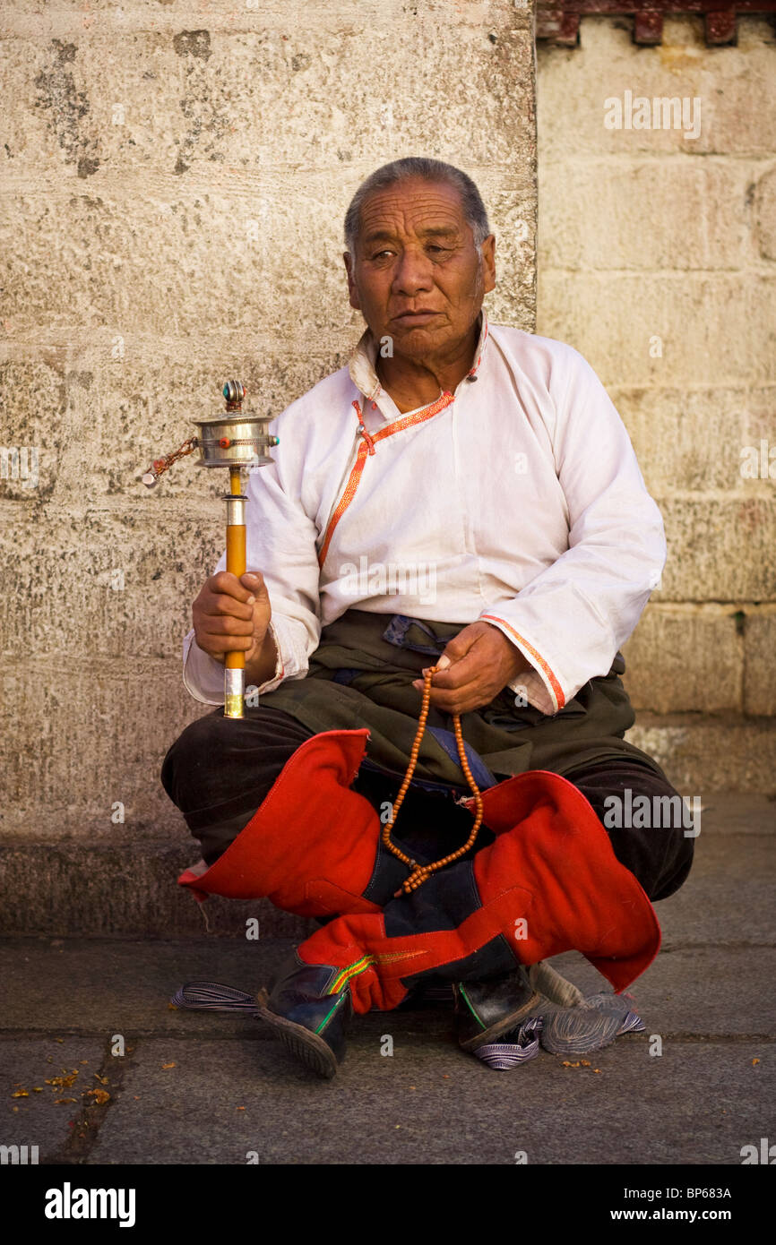 Portrait of Tibetan pilgrim outside the jokhang temple, Lhasa, Tibet ...