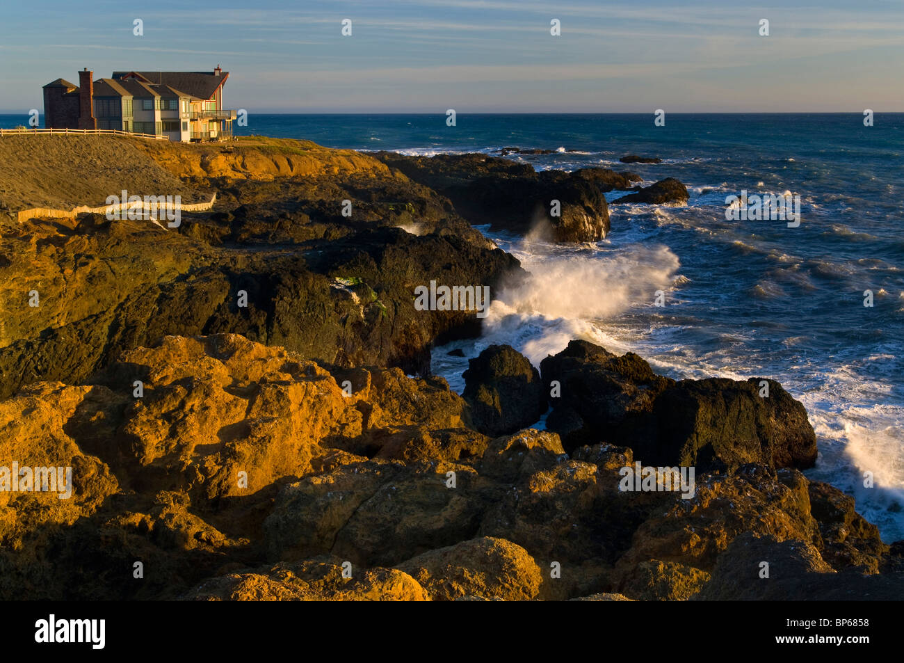 Surf eroding bluff hi-res stock photography and images - Alamy
