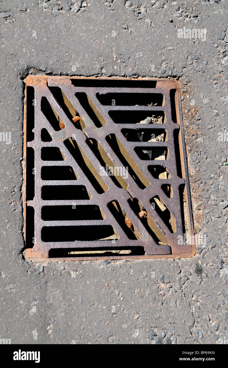 Drainage grill hi-res stock photography and images - Alamy