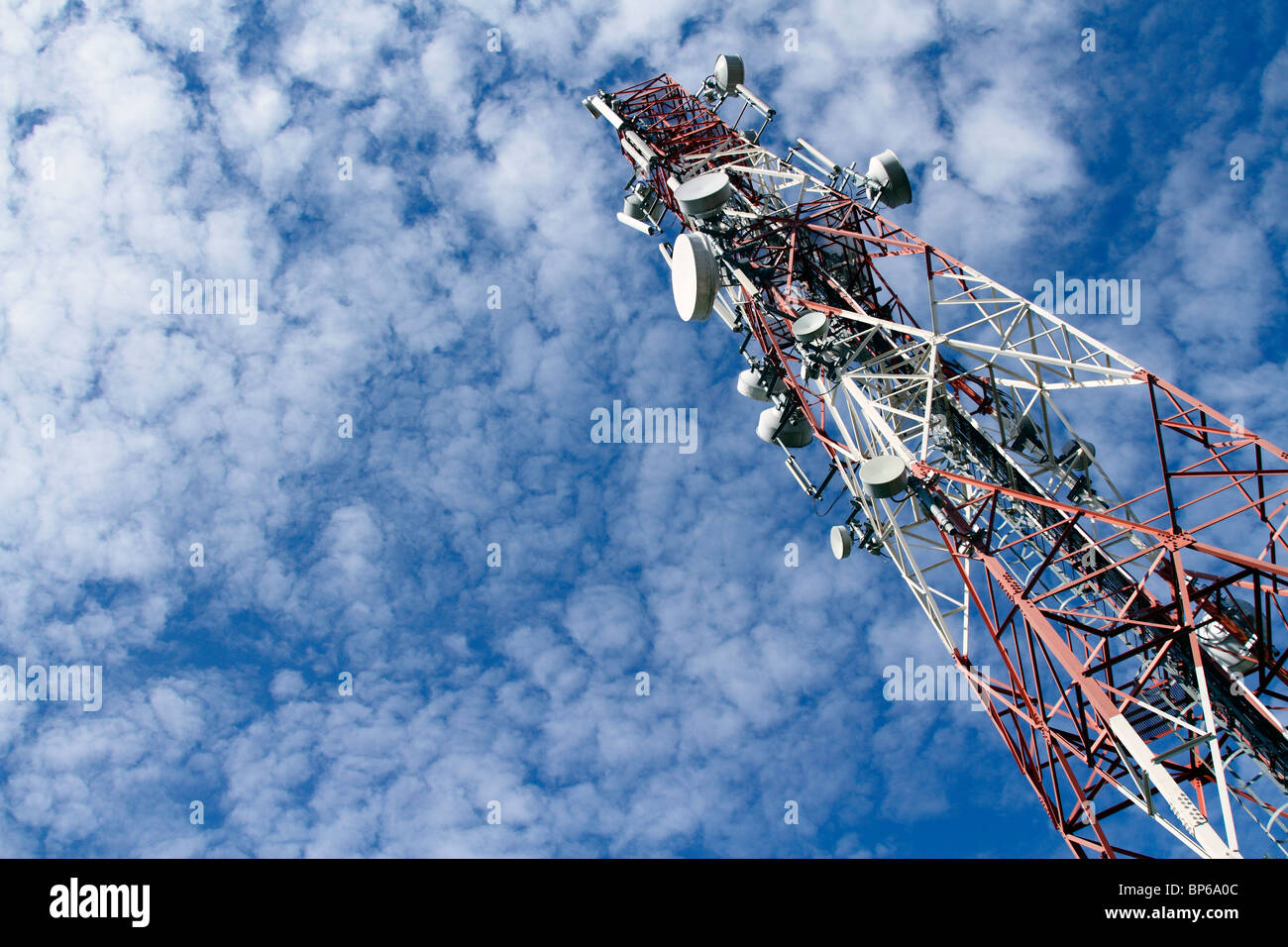 Satellite tower hi-res stock photography and images - Alamy