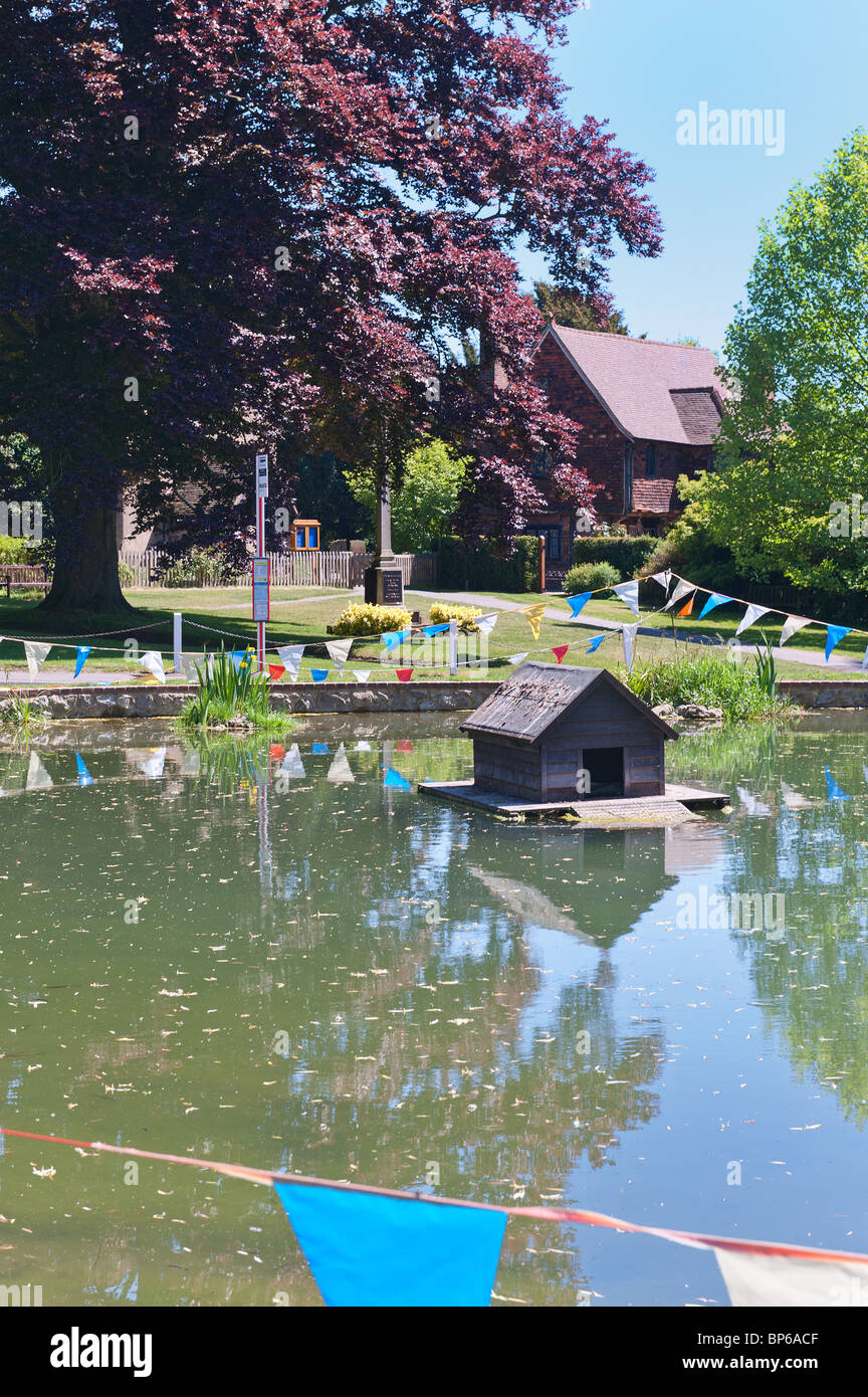 Otford duck pond, center of the village Stock Photo - Alamy