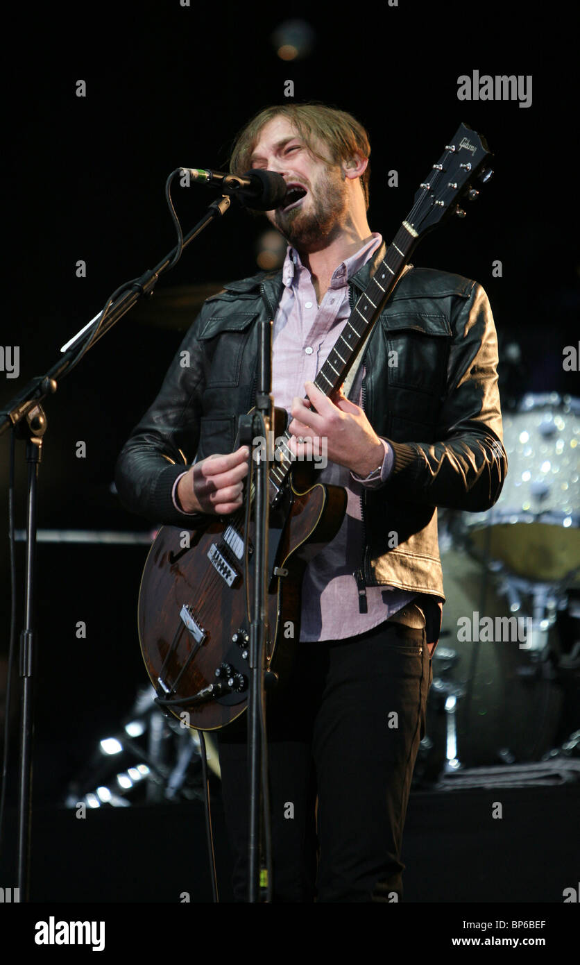 Kings leon perform on stage hi-res stock photography and images - Alamy