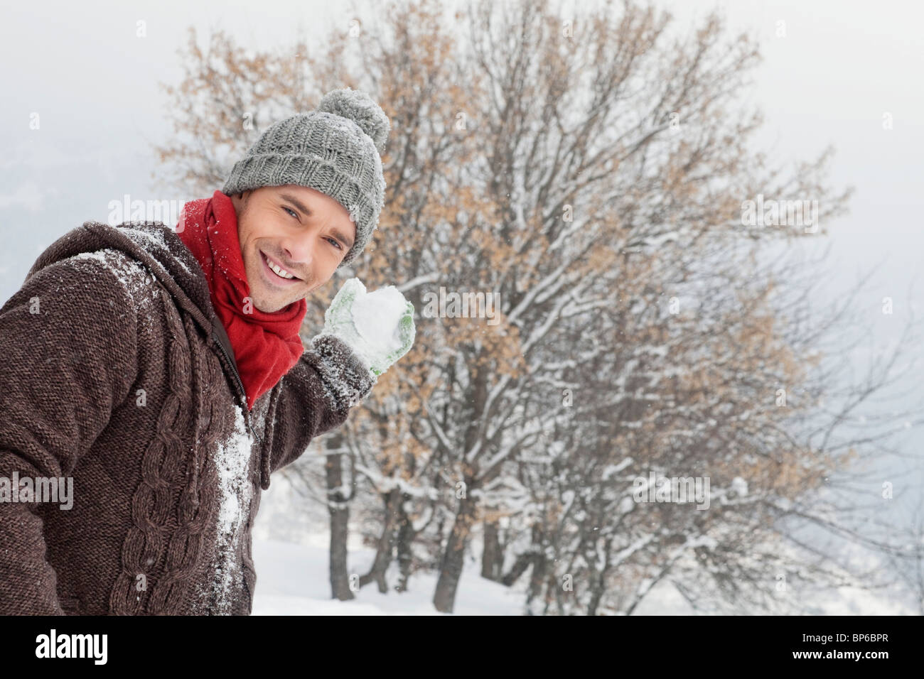 Man throwing a snowball hi-res stock photography and images - Alamy