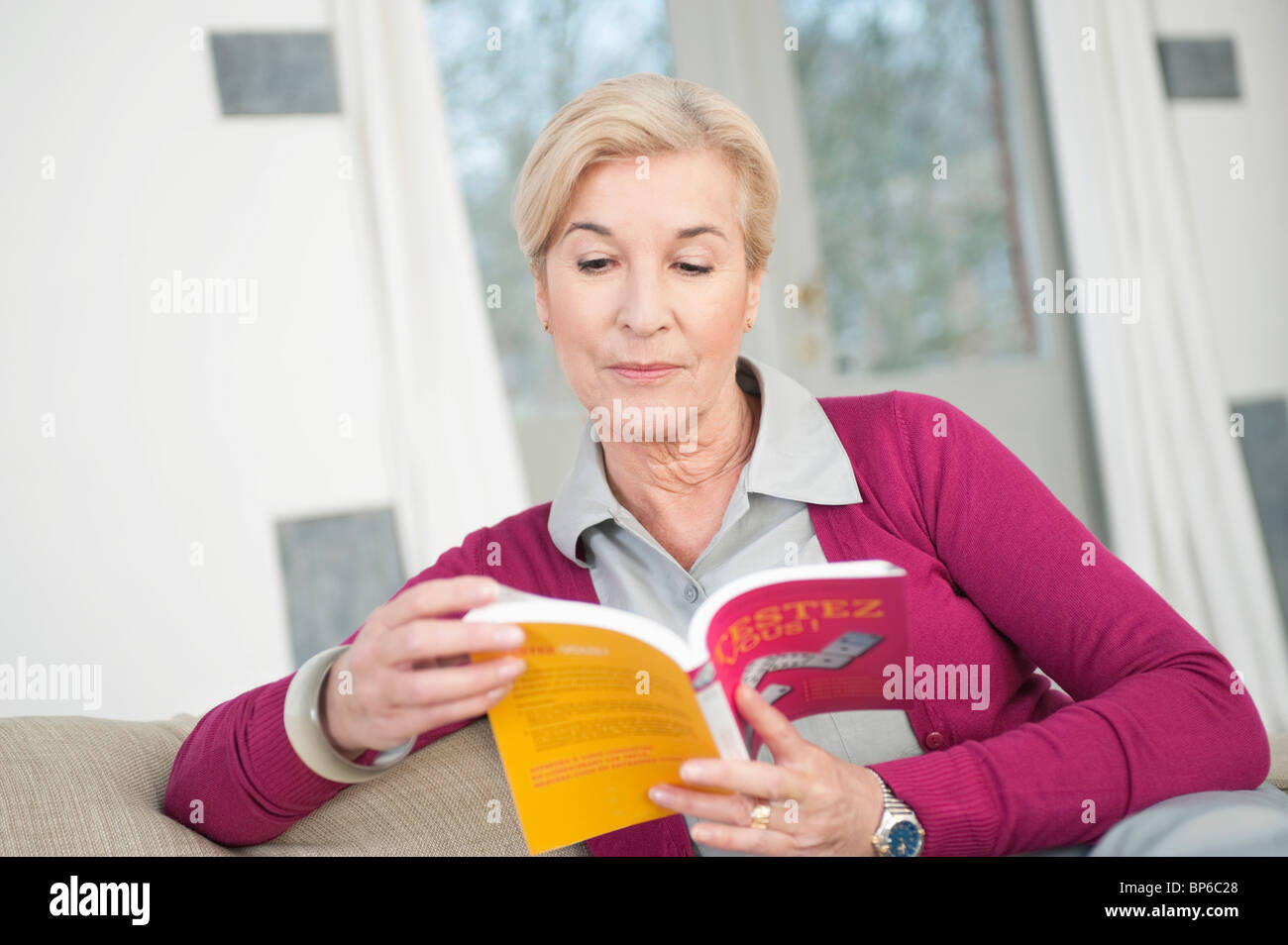 Woman reading a book Stock Photo - Alamy