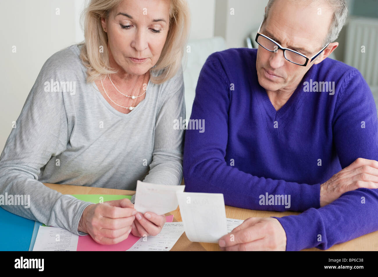 Sorting out bills hi-res stock photography and images - Alamy