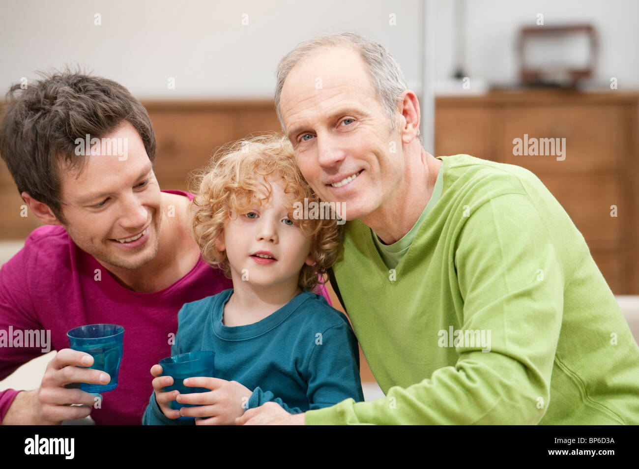 Portrait of a family smiling Stock Photo - Alamy