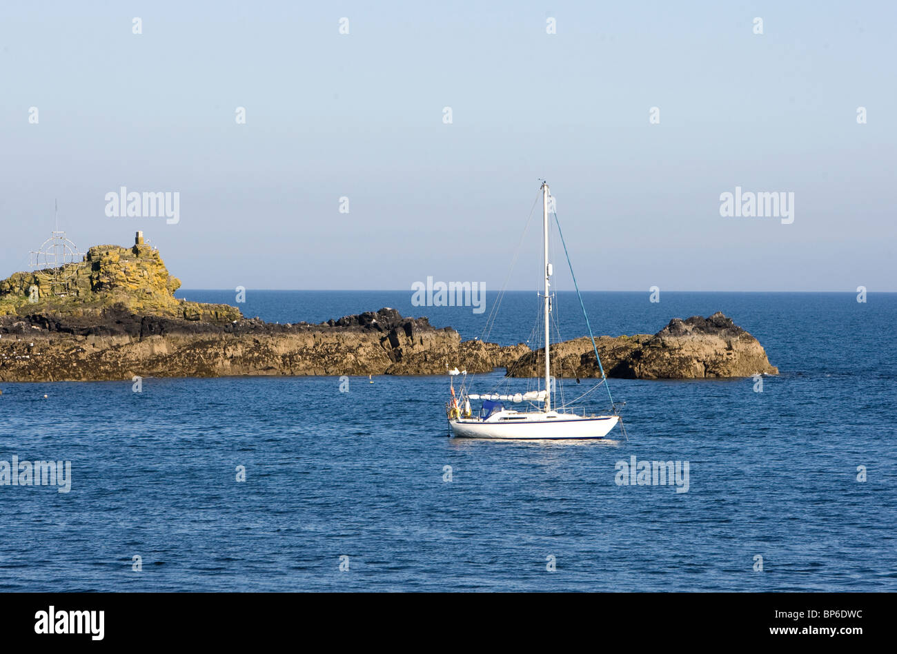 A yacht moored near rocks off Mousehole, Cornwall Stock Photo - Alamy