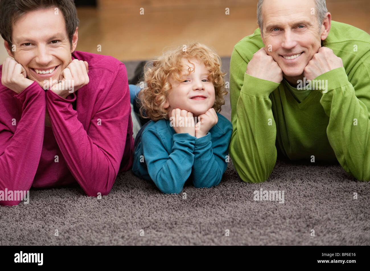 Portrait of a family smiling Stock Photo - Alamy