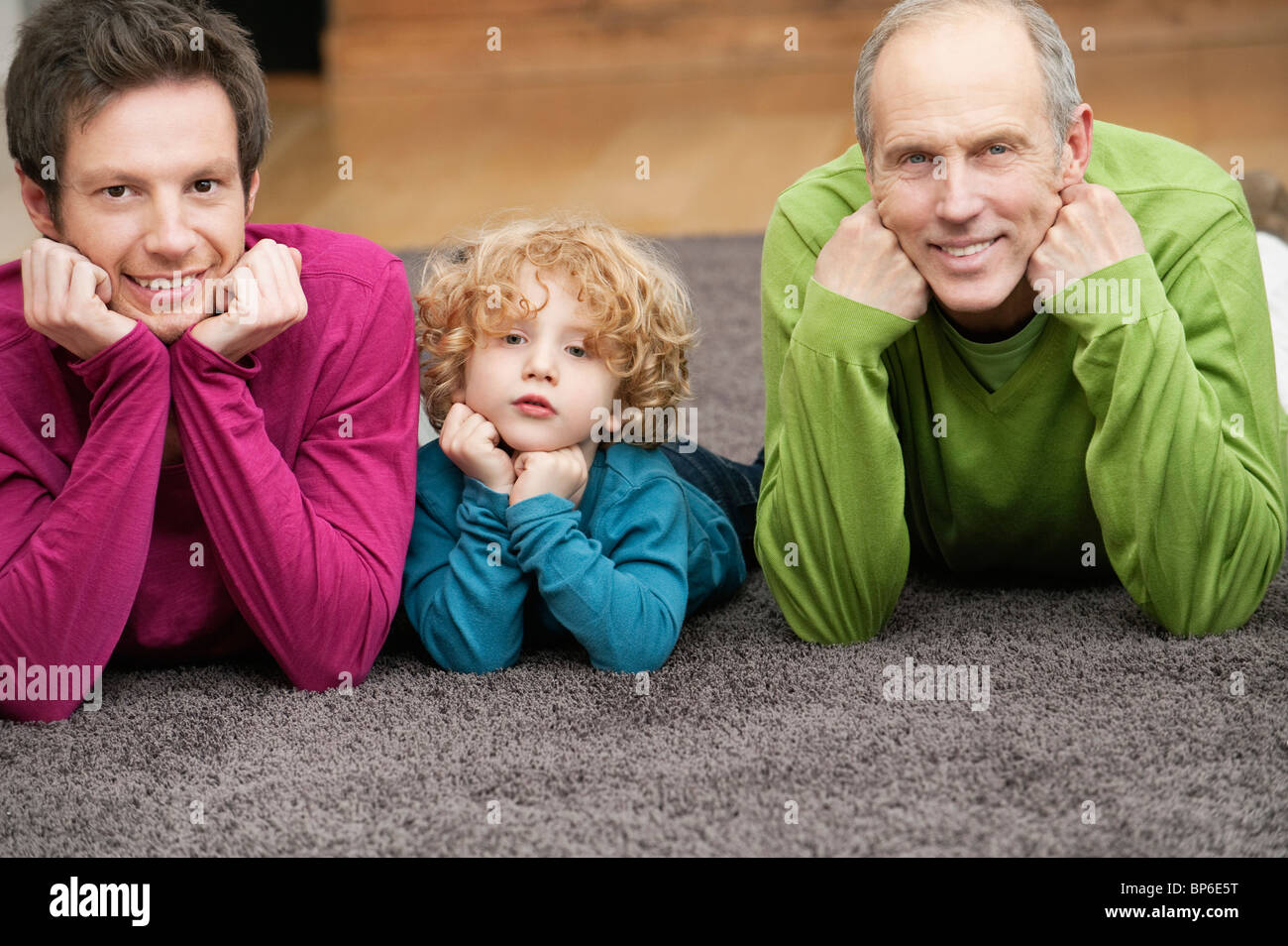 Portrait of a family smiling Stock Photo - Alamy