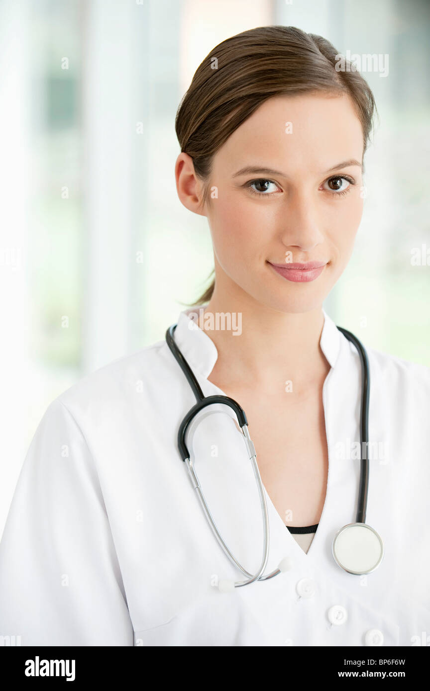 Portrait of a female doctor Stock Photo - Alamy