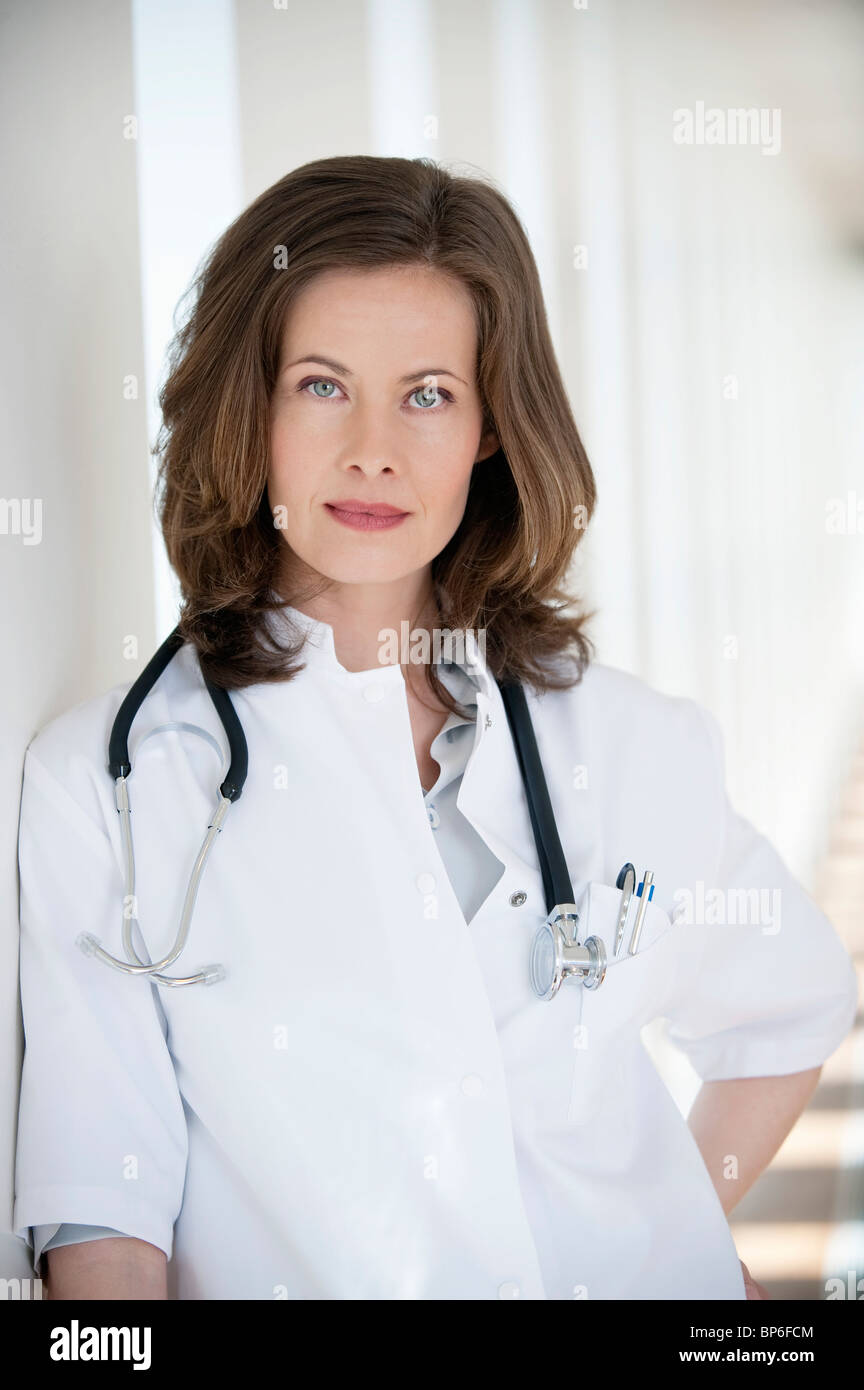 Portrait of a female doctor Stock Photo - Alamy