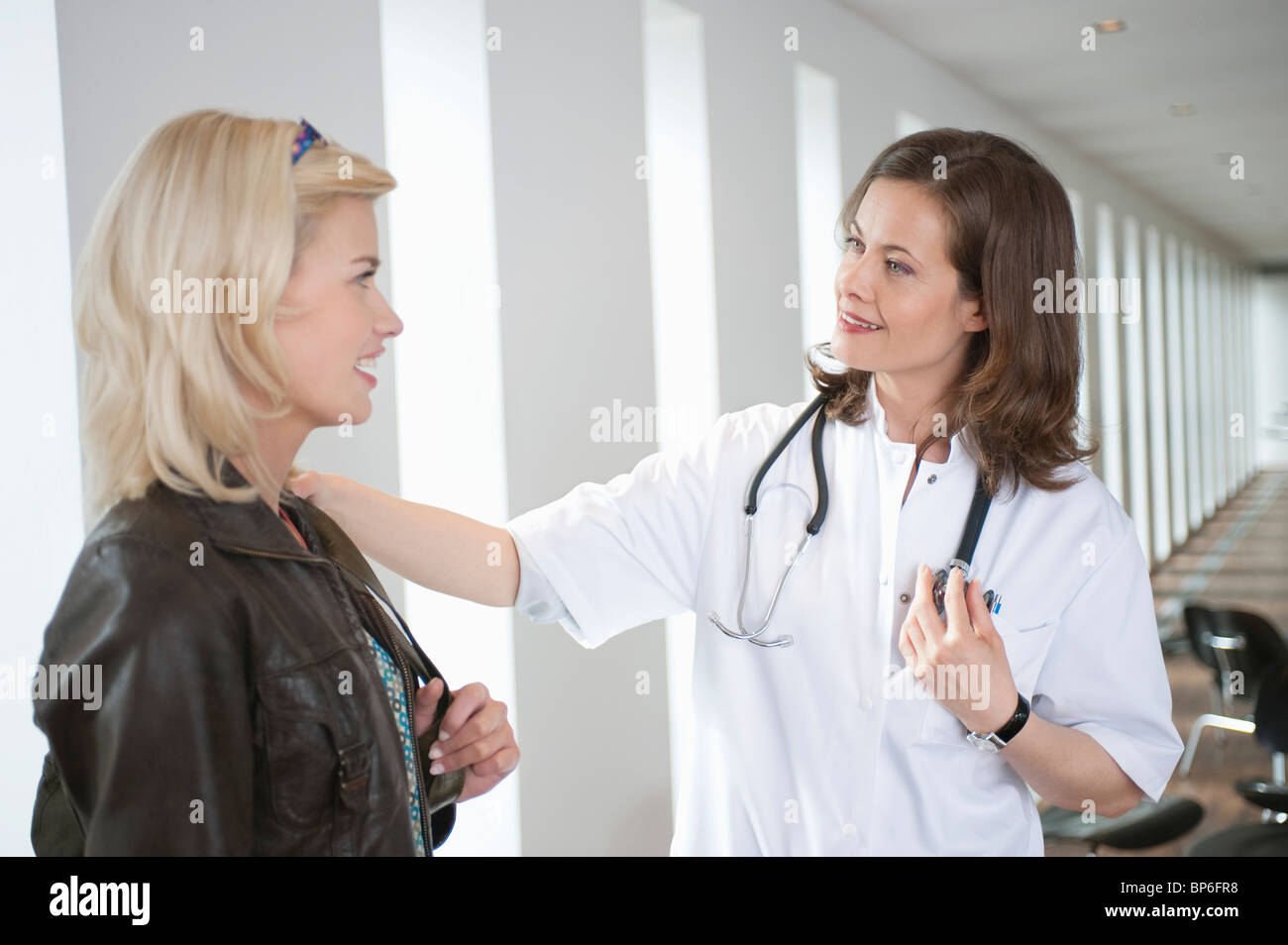 Female doctor consoling a patient Stock Photo - Alamy