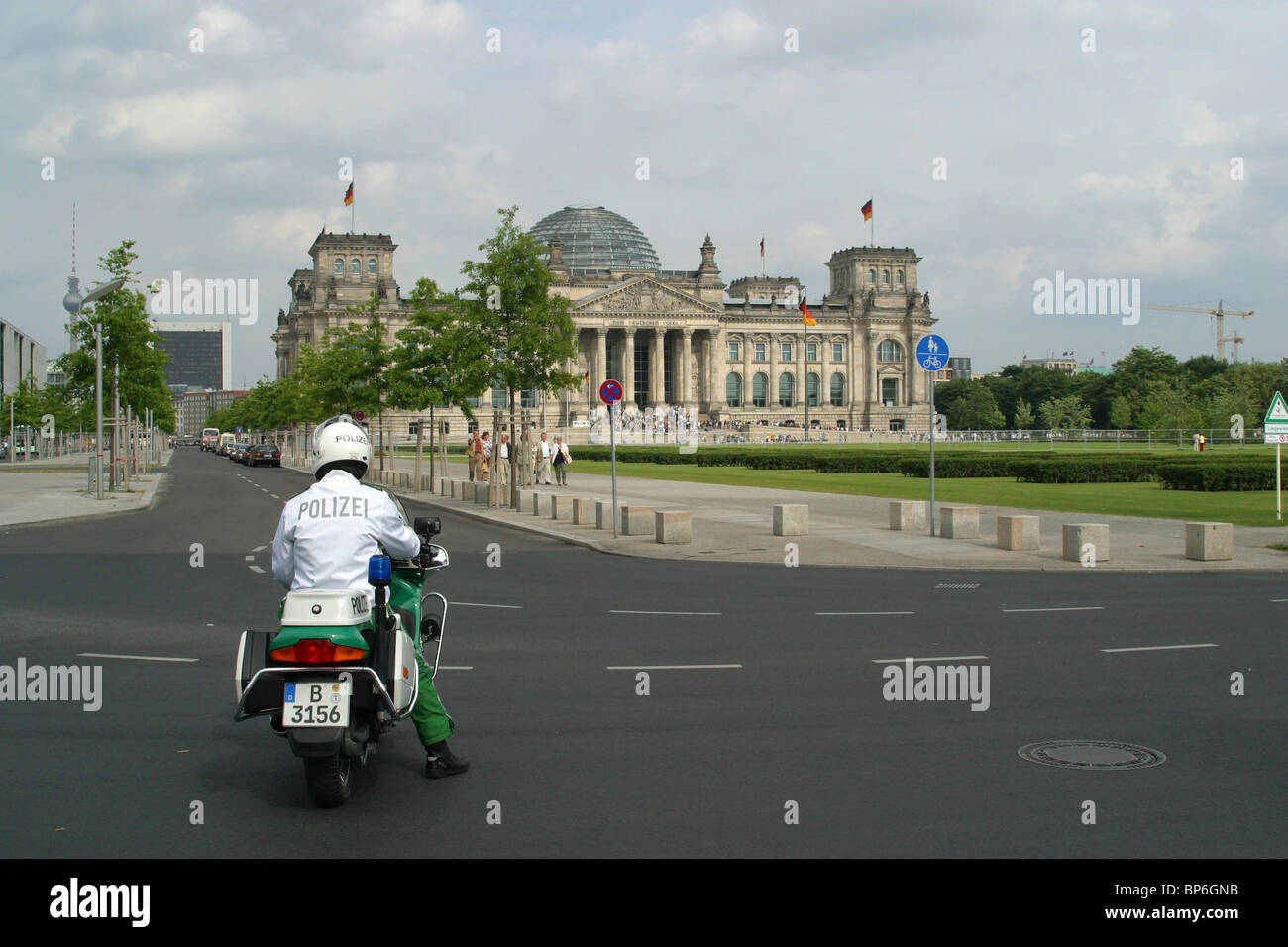 motorcycle policemen in front of the Reichstag in Berlin, Germany Stock ...
