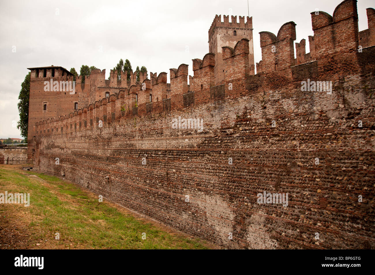 Verona medieval city walls hi-res stock photography and images - Alamy