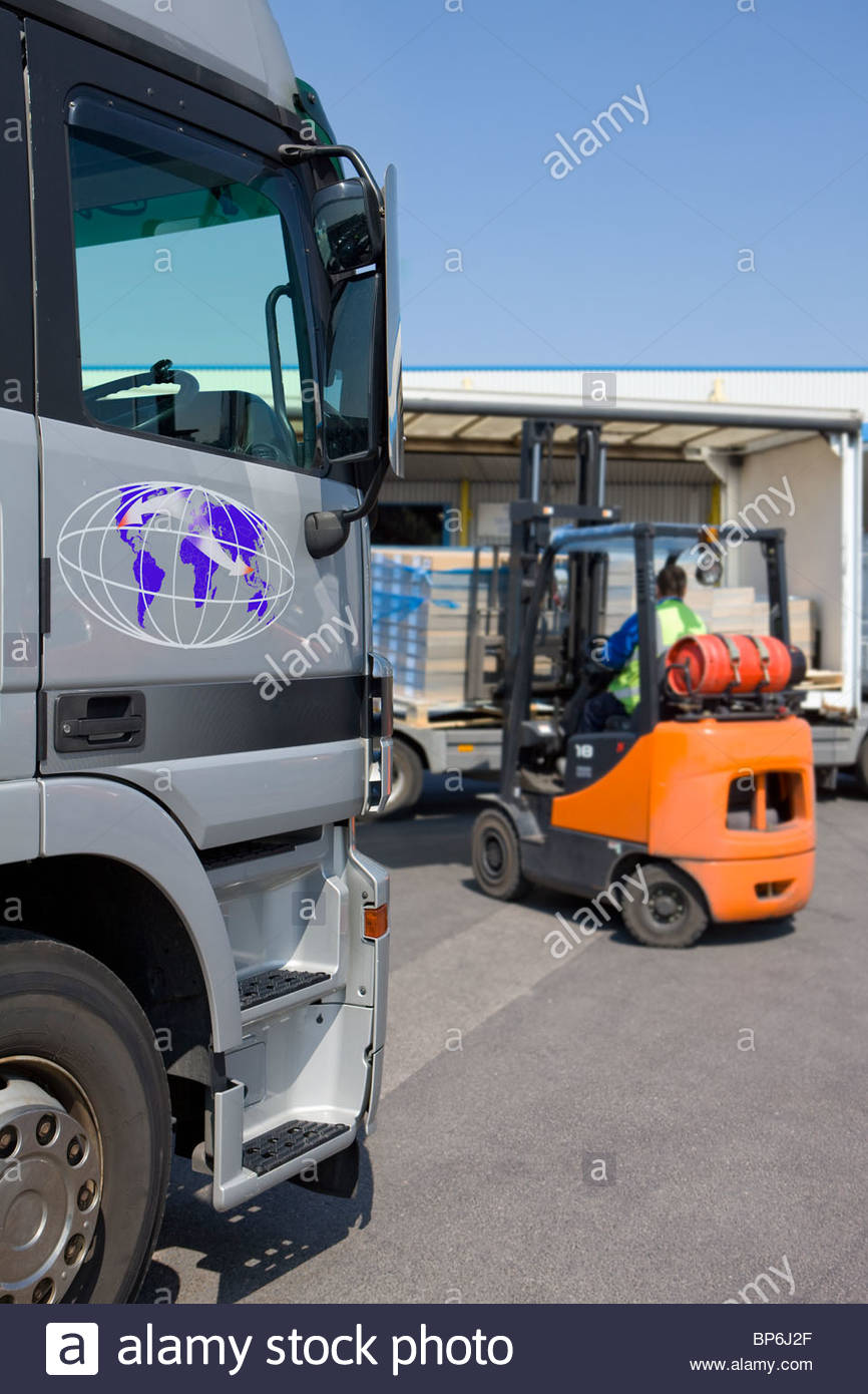 Forklift Loading Lorry Stock Photos & Forklift Loading Lorry Stock ...