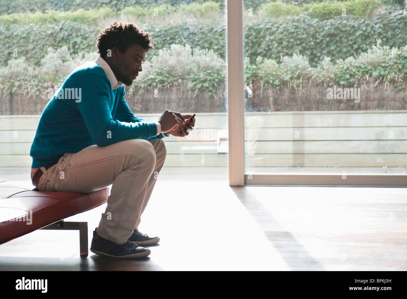 Man text messaging on a mobile phone Stock Photo - Alamy