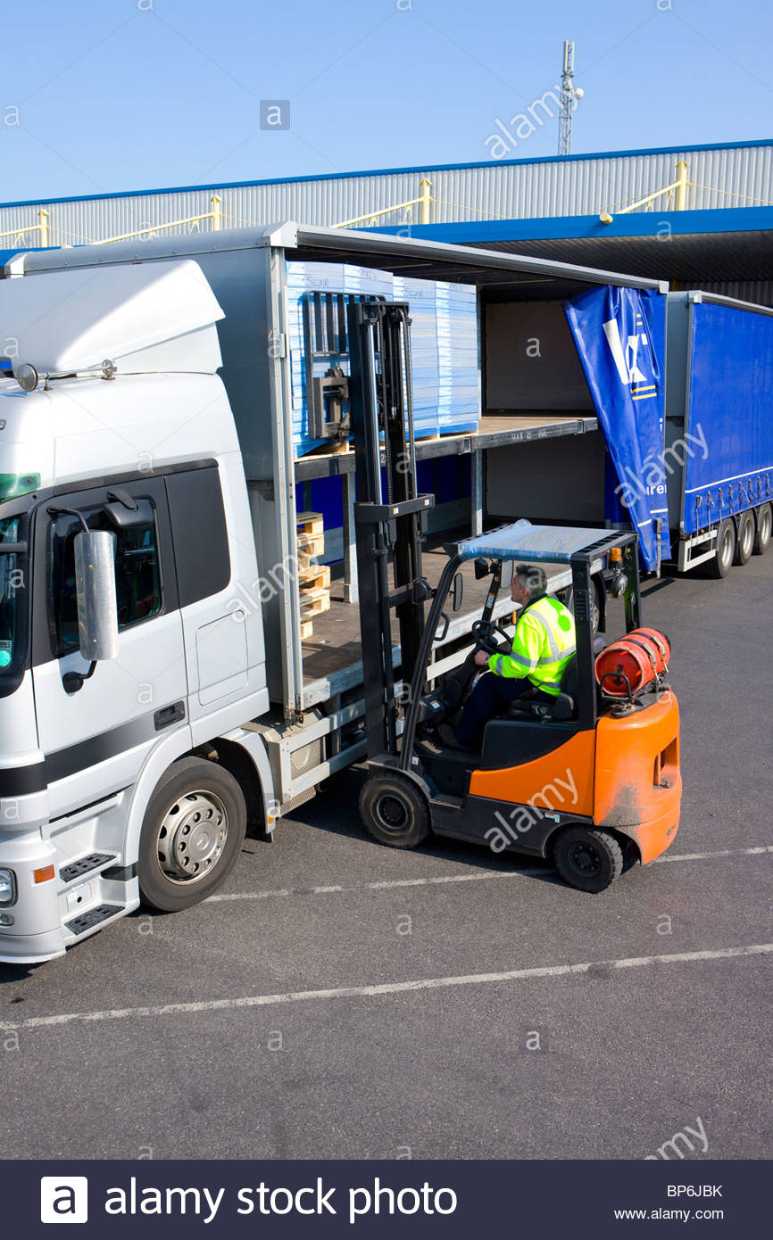 Side Loading Truck Stock Photos & Side Loading Truck Stock Images - Alamy