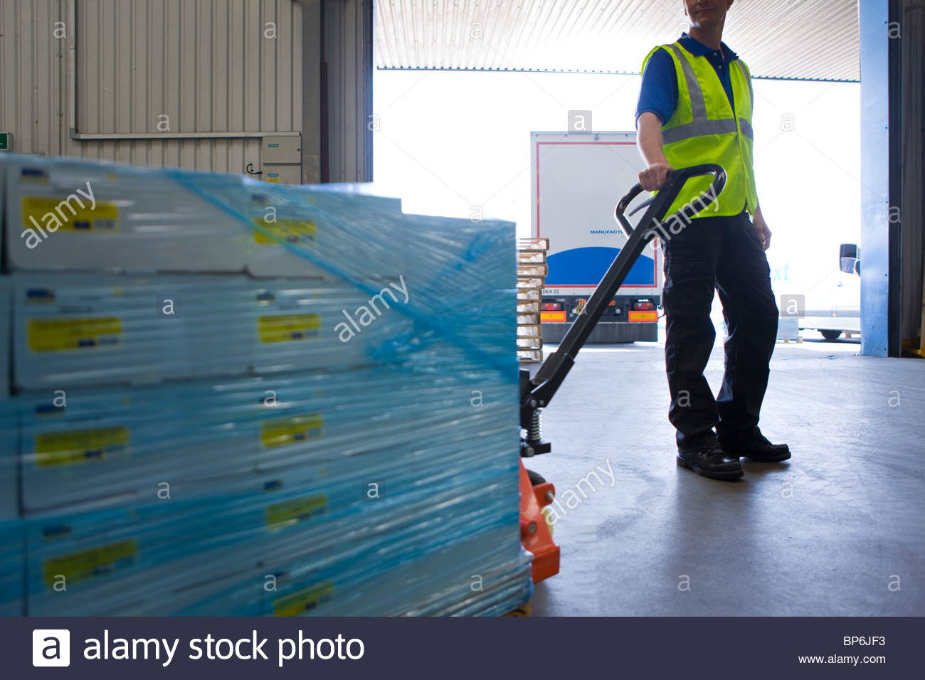 Loading Truck Warehouse Stock Photos & Loading Truck Warehouse Stock ...