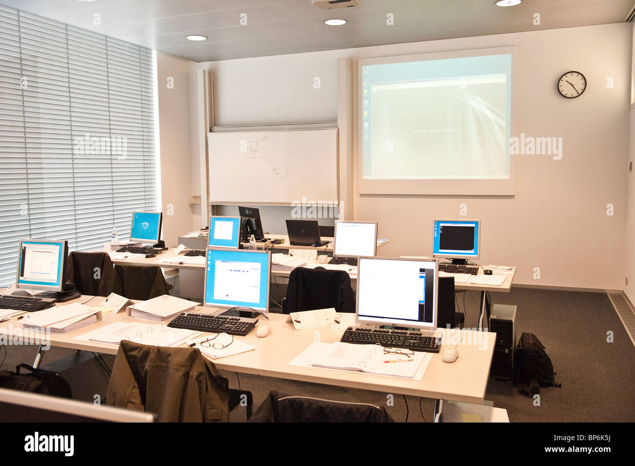 Computers on tables in a classroom Stock Photo - Alamy