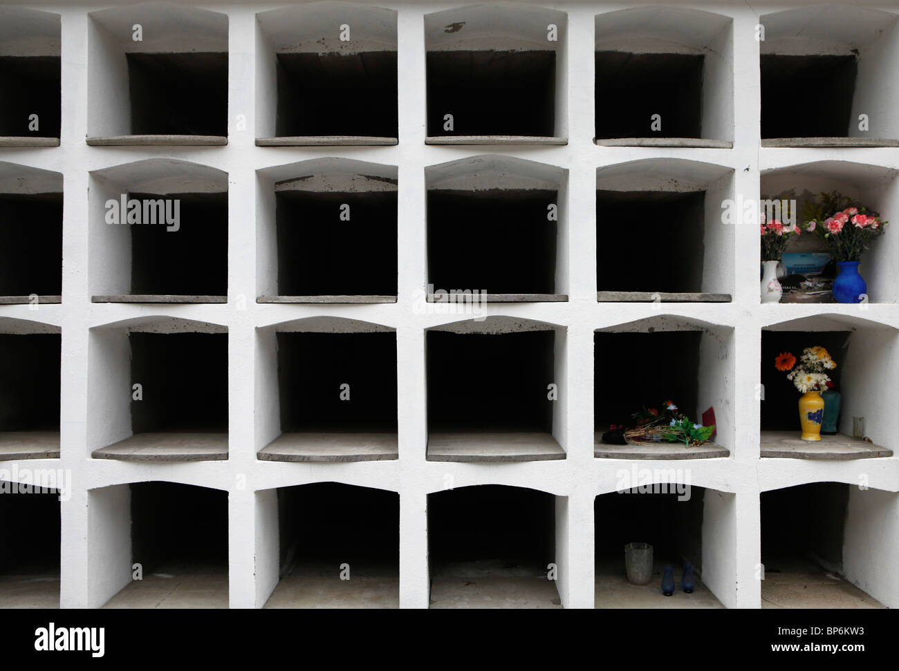 Stacked tombs hi-res stock photography and images - Alamy