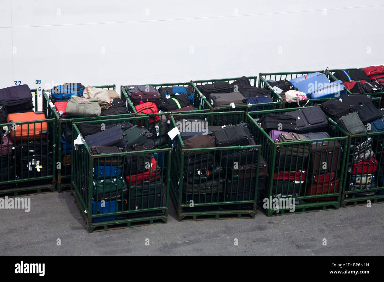 Row cages hi-res stock photography and images - Alamy