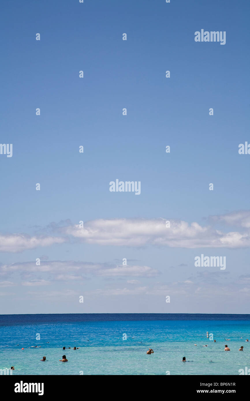 People swimming in the ocean hi-res stock photography and images - Alamy