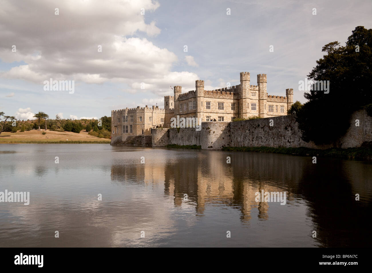 Leeds Castle on River Len in Kent England Stock Photo - Alamy