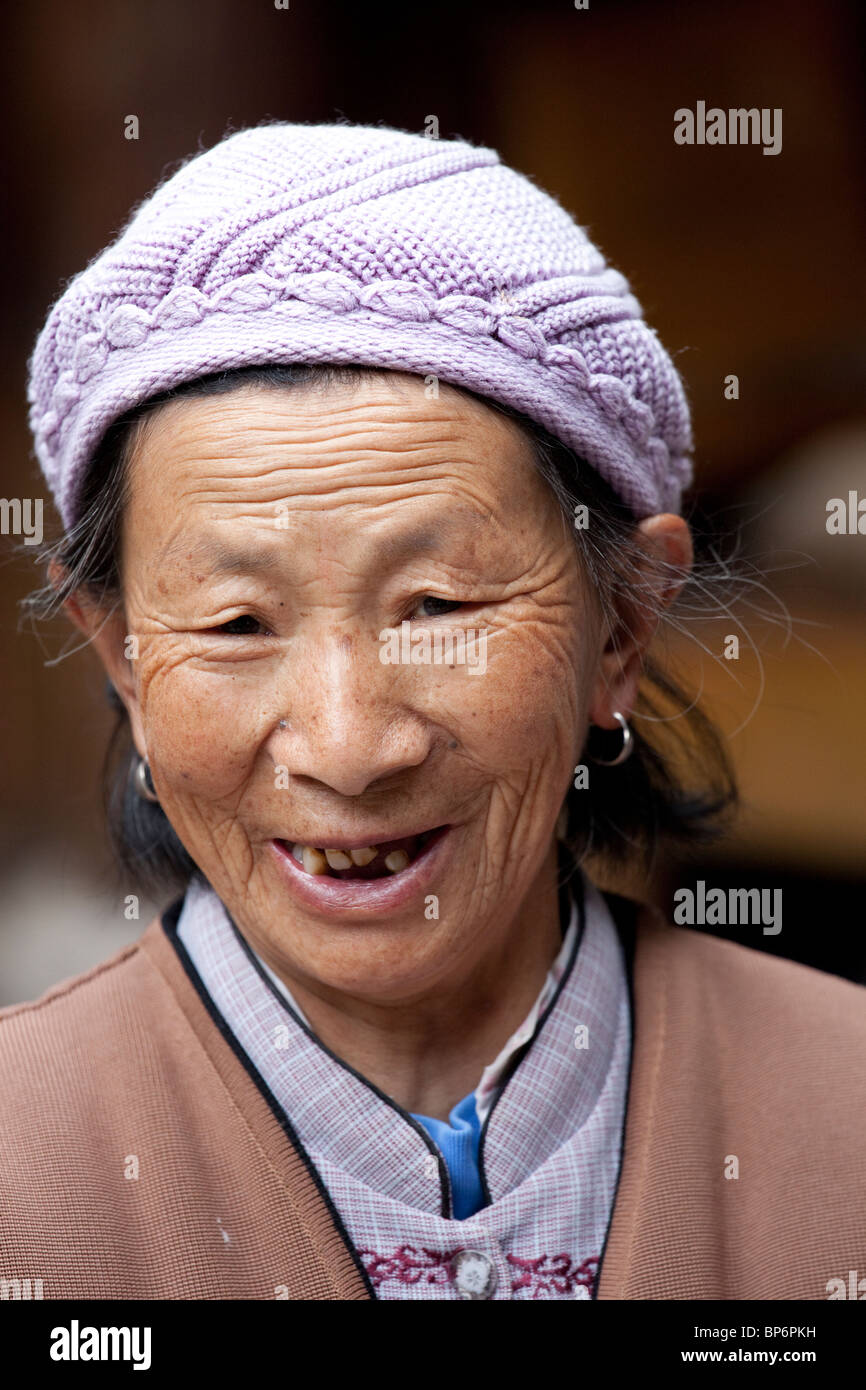 Elerly bai ethnic minority woman hi-res stock photography and images ...