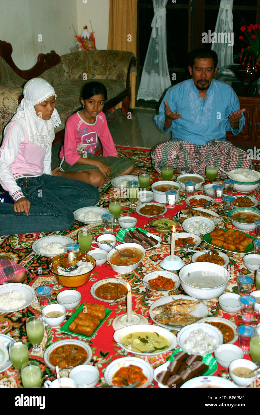 Iftar Family Stock Photos & Iftar Family Stock Images - Alamy