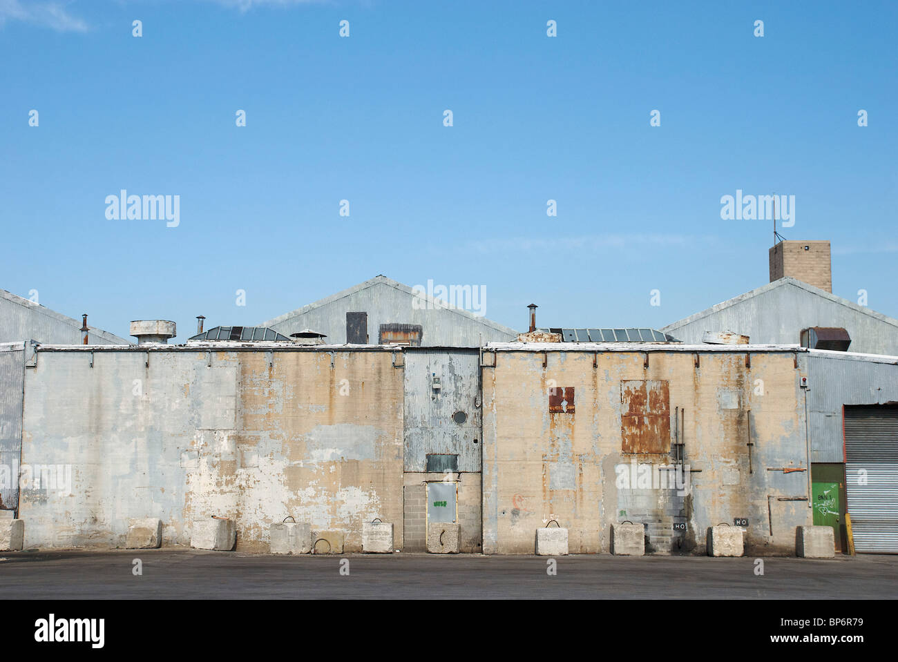 A run-down warehouse Stock Photo - Alamy