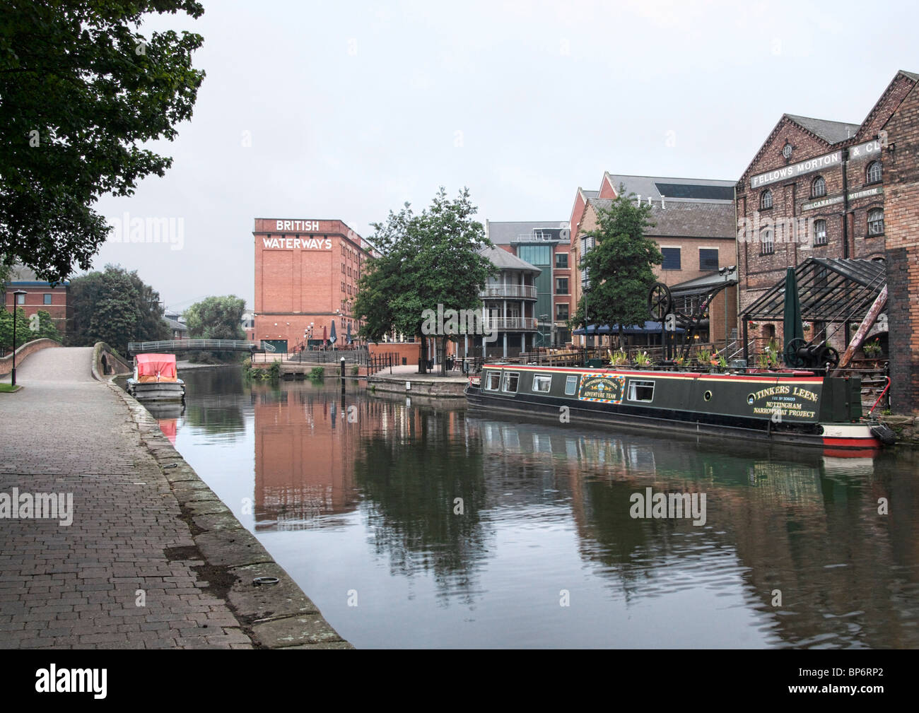 Canal side hi-res stock photography and images - Alamy