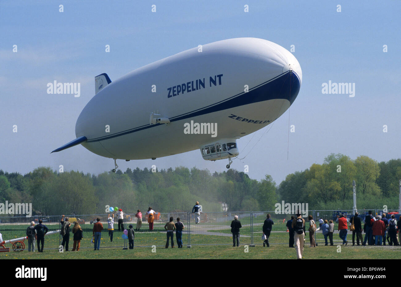 Blimp airship hi-res stock photography and images - Alamy