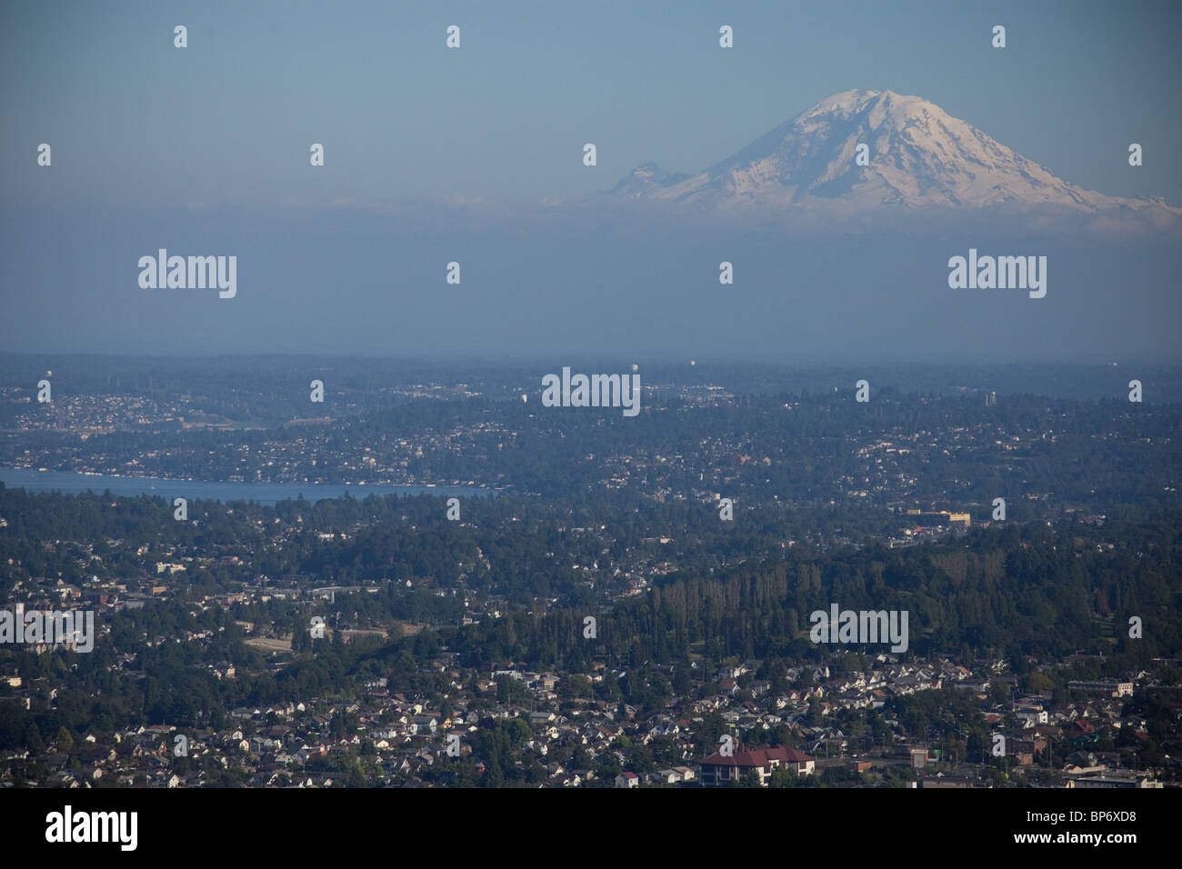 Seattle cityscape mt rainier hi-res stock photography and images - Alamy