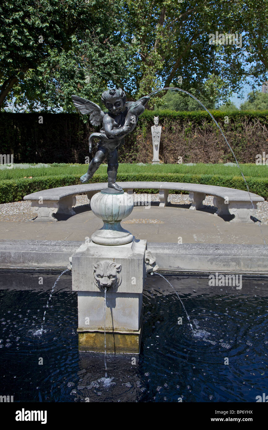 A pretty fountain in Kew Gardens, London Stock Photo - Alamy