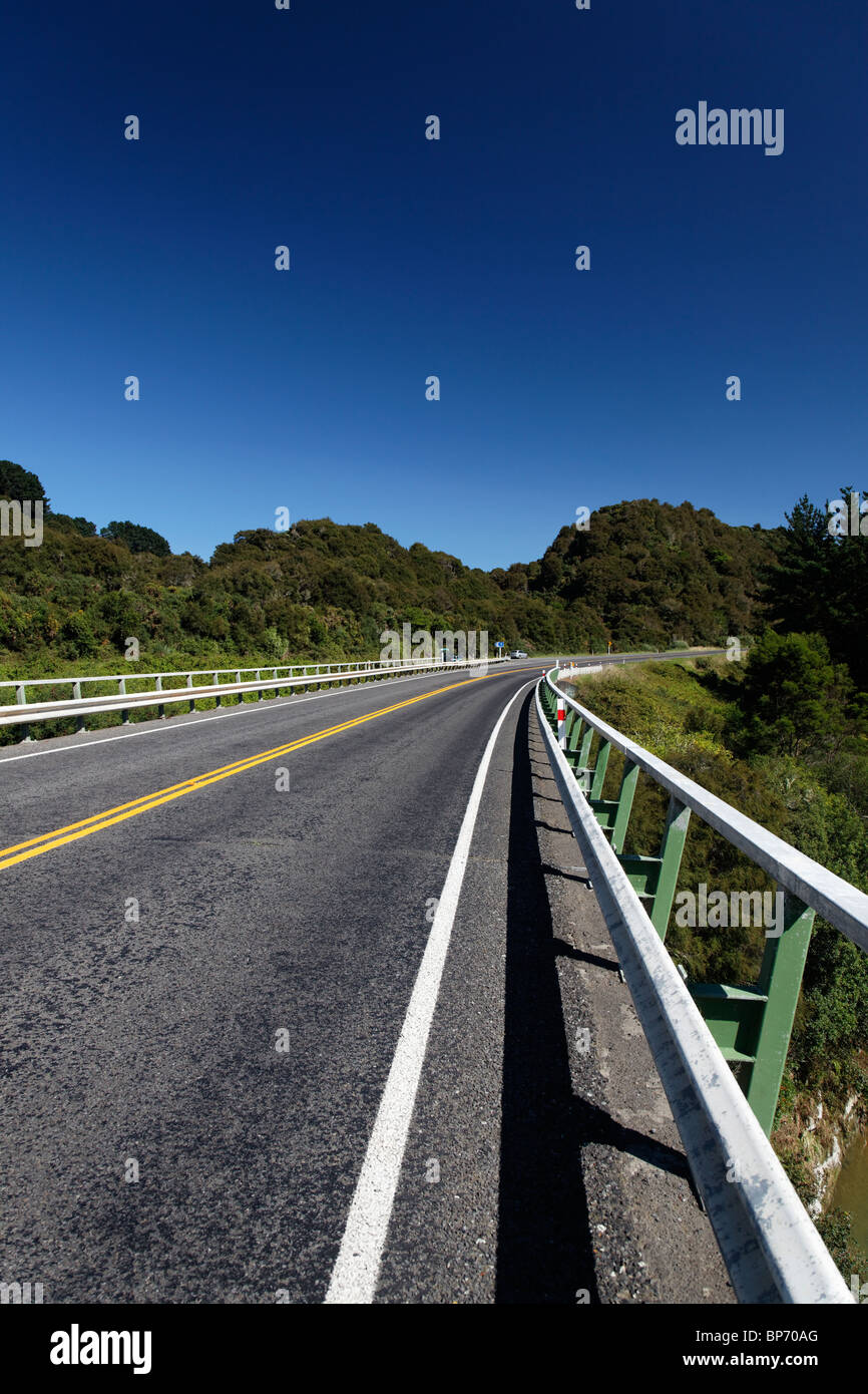 Highway reflector hi-res stock photography and images - Alamy