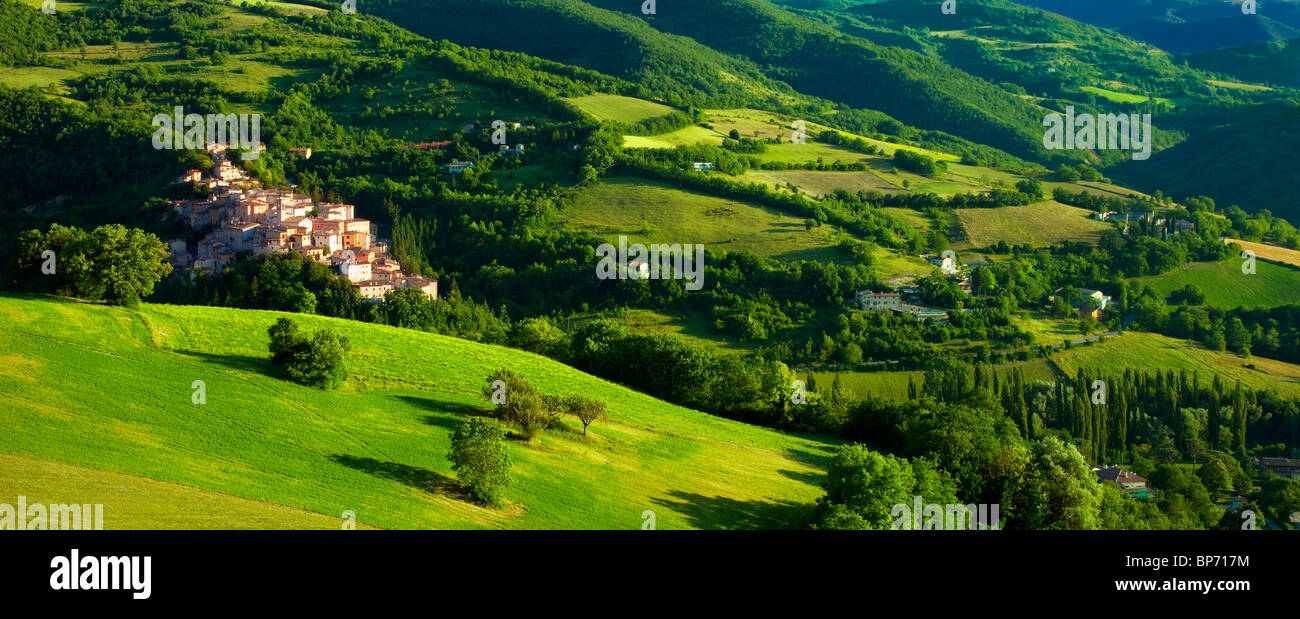 Italy medieval village hi-res stock photography and images - Alamy