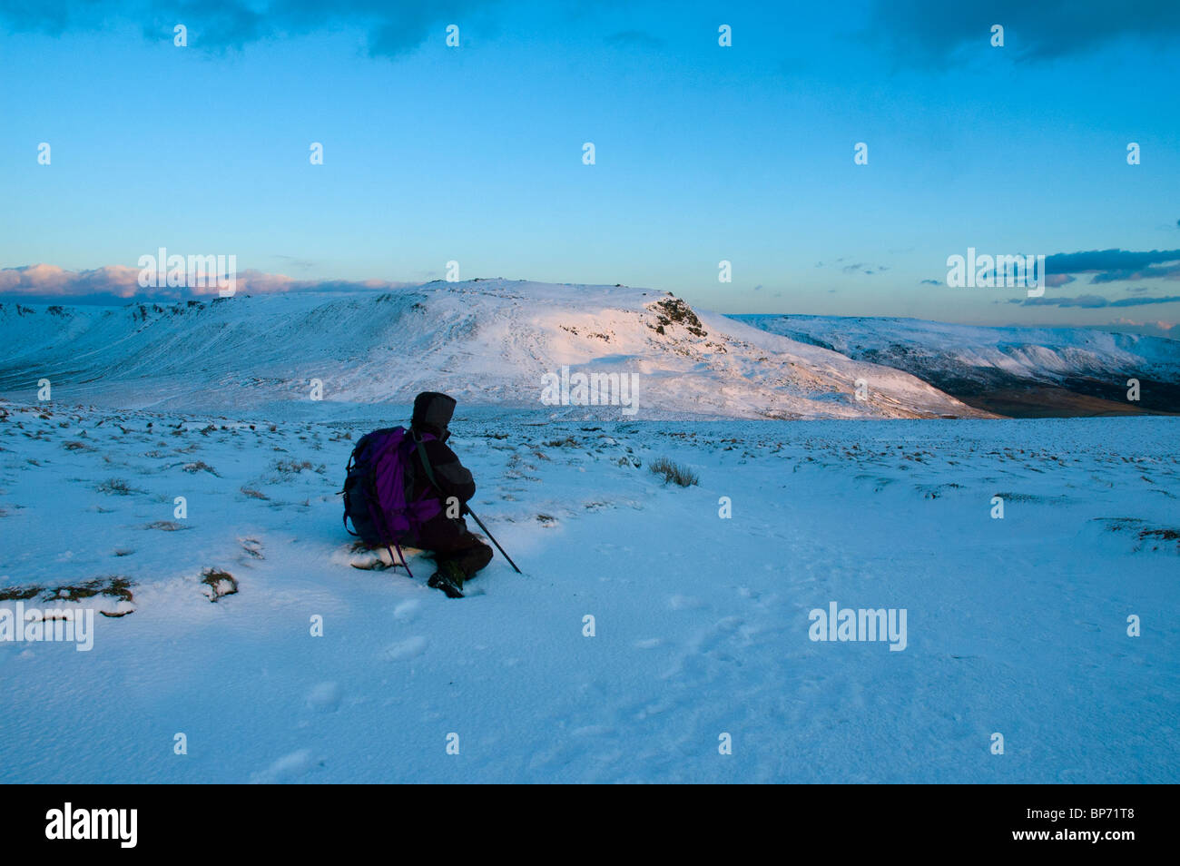 Sunset on the Kinder Scout plateau in winter, from Mill Hill, Peak ...
