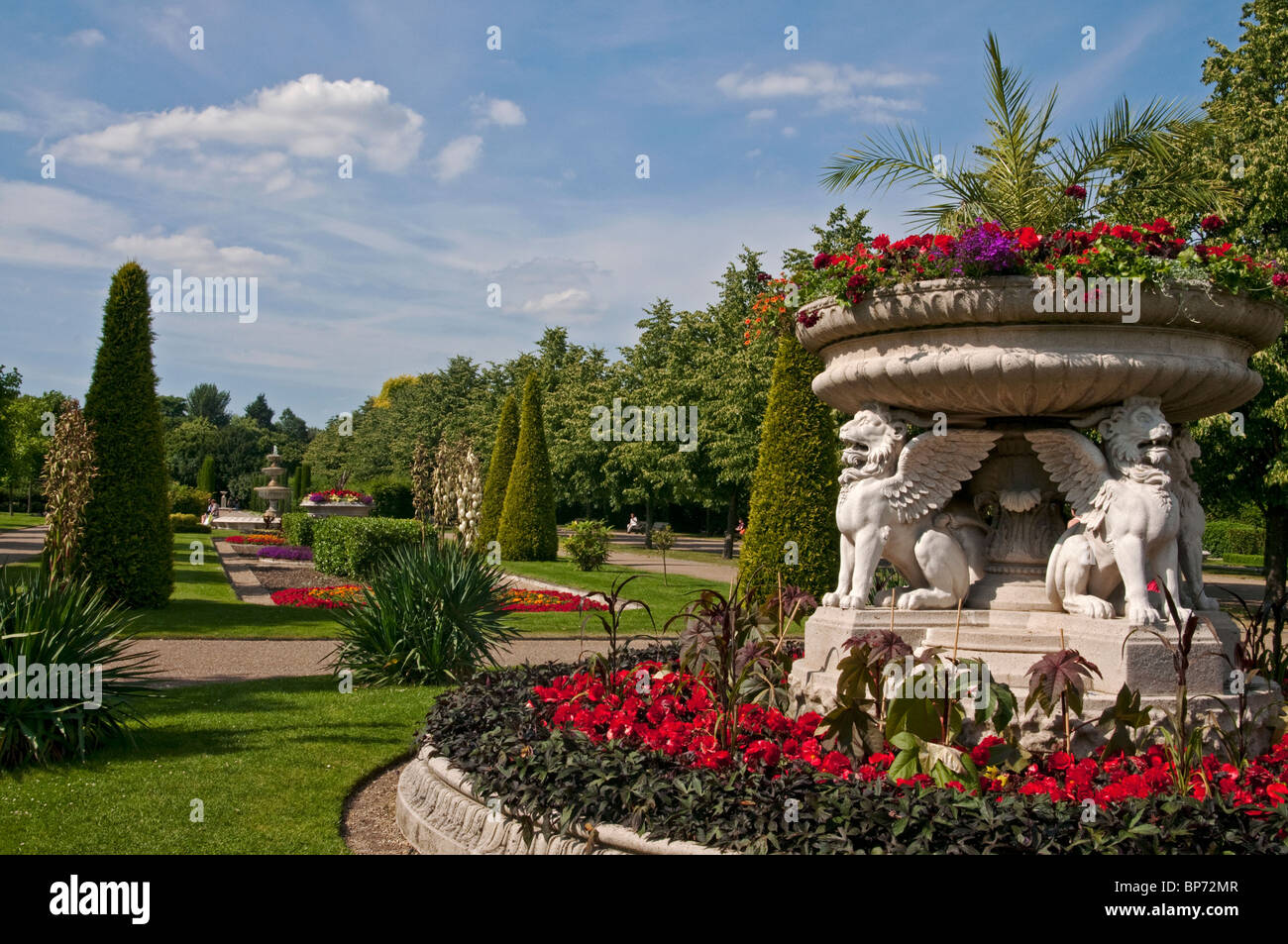 London. Regents Park, Avenue Gardens, formal layout Stock Photo - Alamy