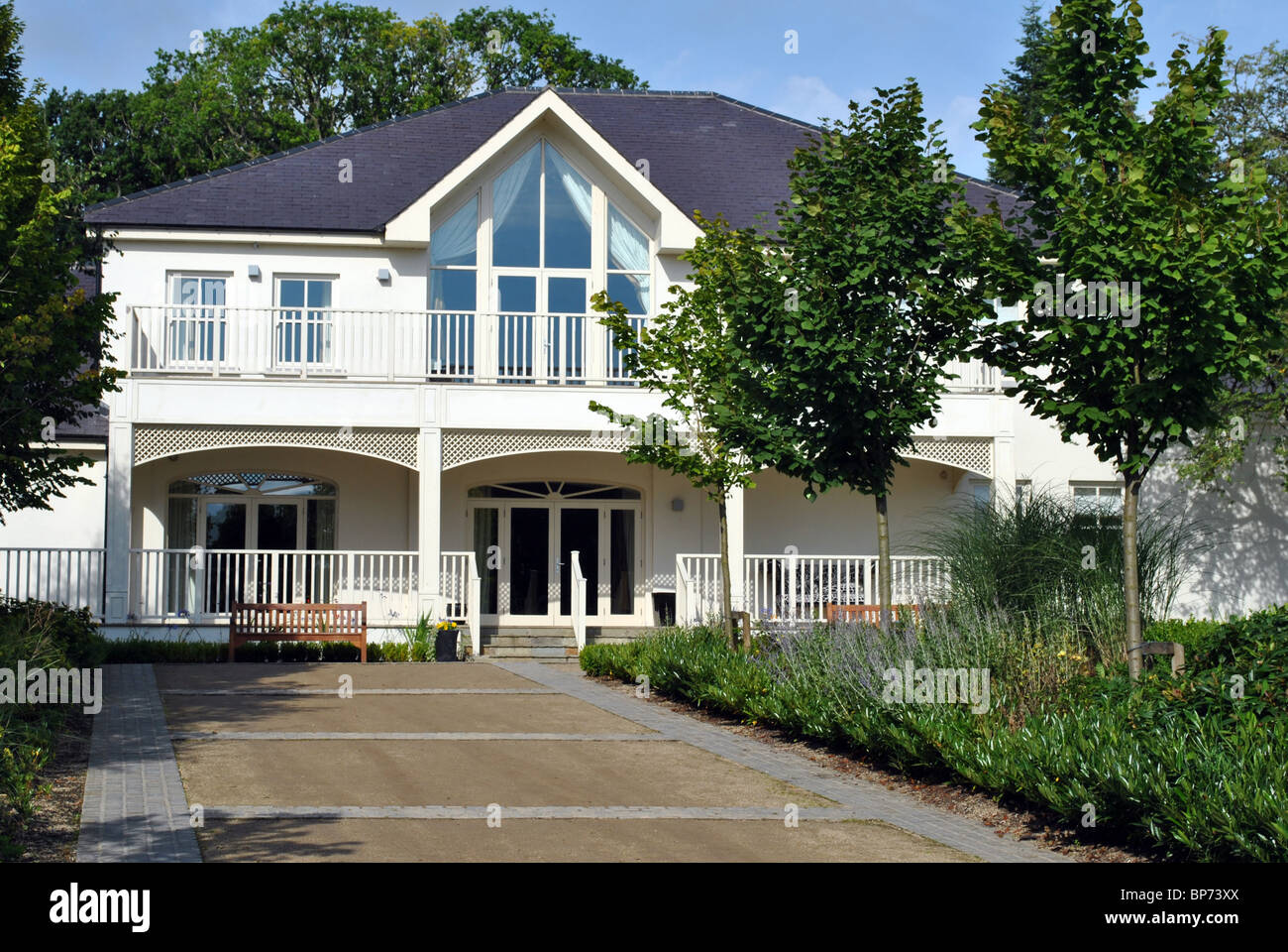 Luxury residence hi-res stock photography and images - Alamy