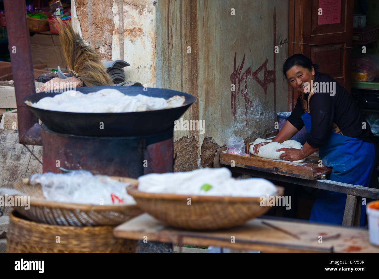 Chinese village cooking hi-res stock photography and images - Alamy