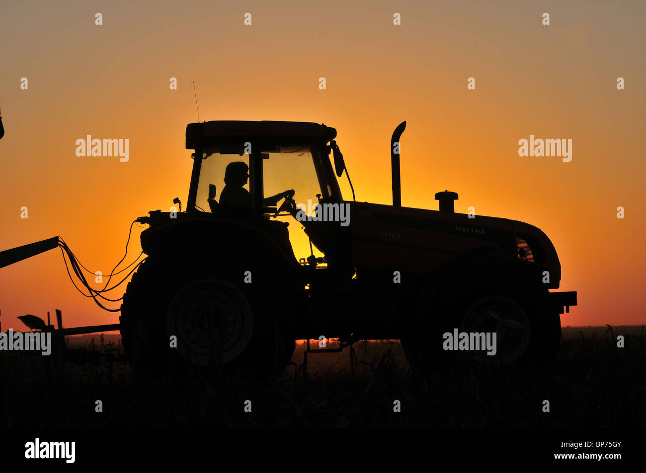 Sunset tractor hi-res stock photography and images - Alamy